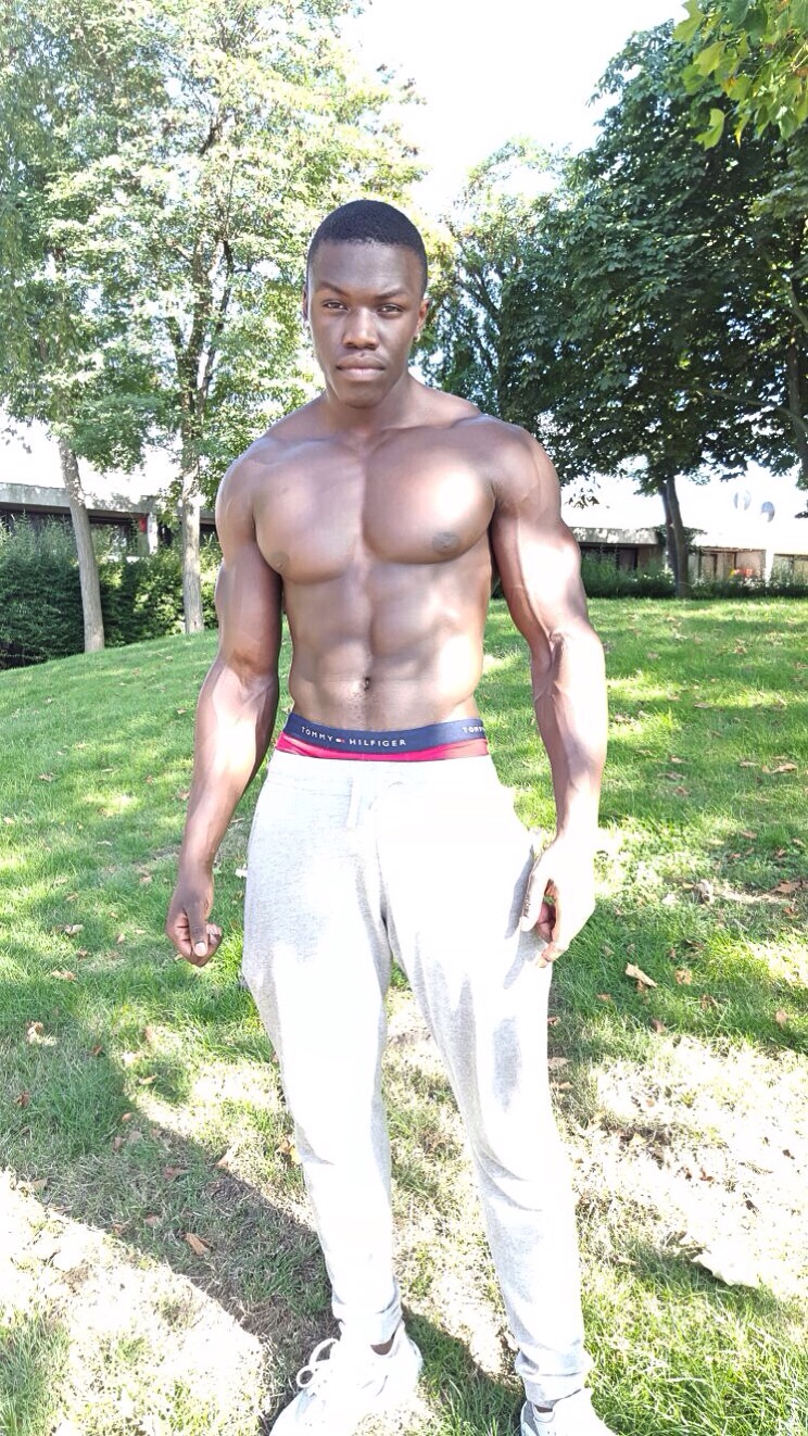 Melvin B, RIPPED Models fitness model | Ripped Models